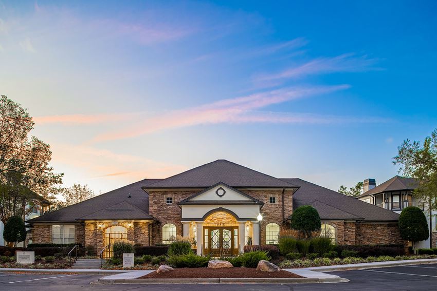 Marquis At Carmel Commons Apartments, 6818 Northbury Lane, Charlotte, NC - RentCafe